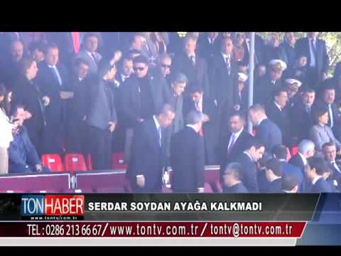 Başbakan için Ayağa Kalkmadı