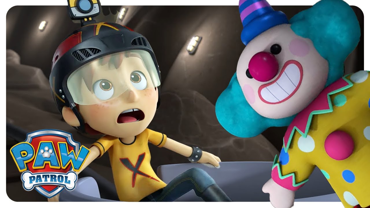 Clowns, Carnival Trains and DARK Tunnels at the Funhouse ride! 🤡😱 | PAW ...