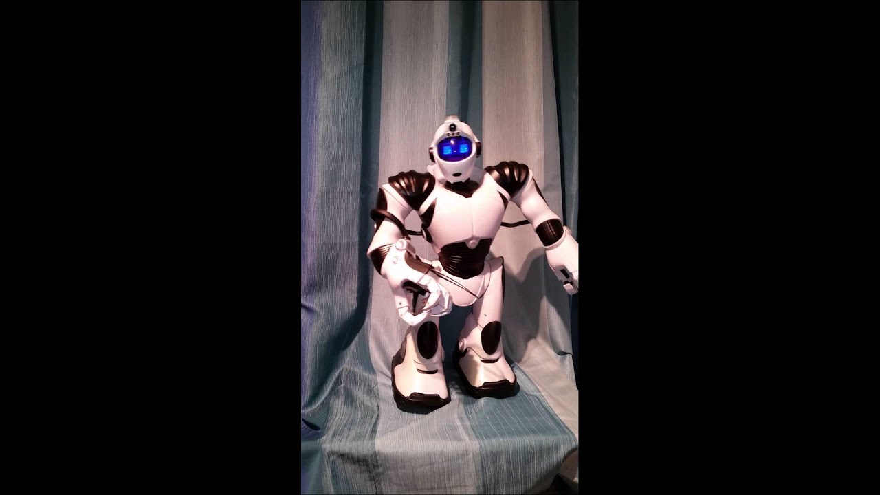 Robosapien V2 WowWee Robotics - YouTube