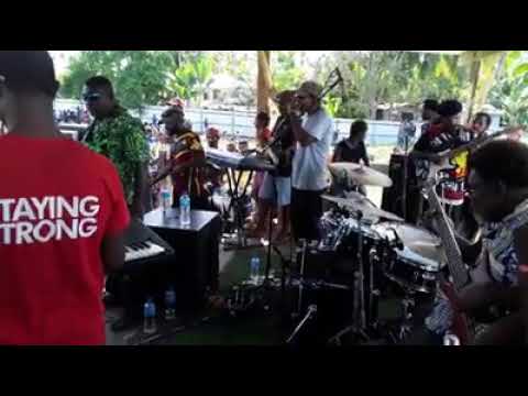 Demas Saul - Sinagu Lau (Live) - YouTube