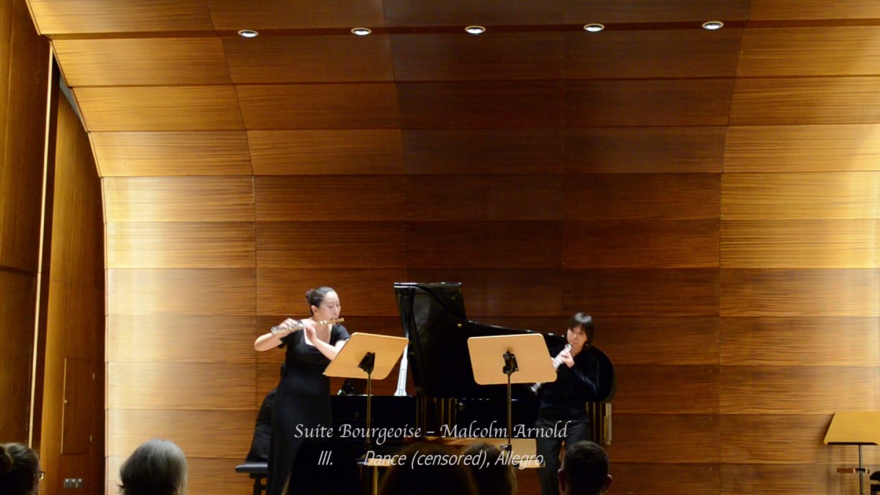 Xiaorong Liu I Malcolm Arnold - Suite Bourgeoise - YouTube