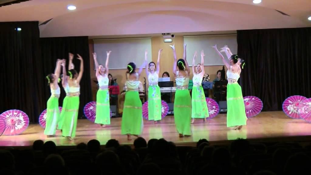 Dai folk dance: 傣族風情 The Arousal Style of Dai People's Dance - YouTube