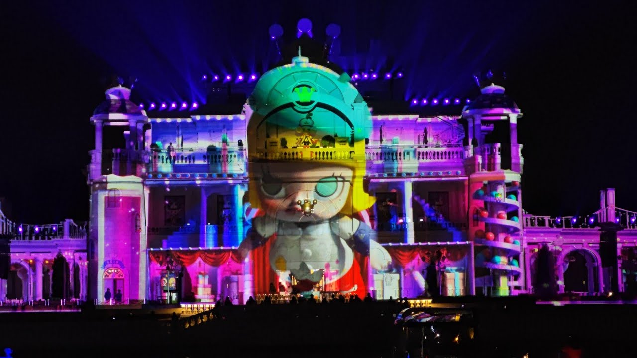 POP MART Light Show in Beijing ปักกิ่งฟองมาร์ทโชว์แสง 北京泡泡玛特灯光秀 - YouTube