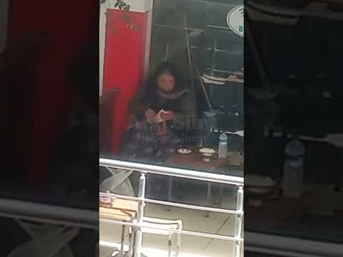 Topladığı paraları sayan dilenci kamerada