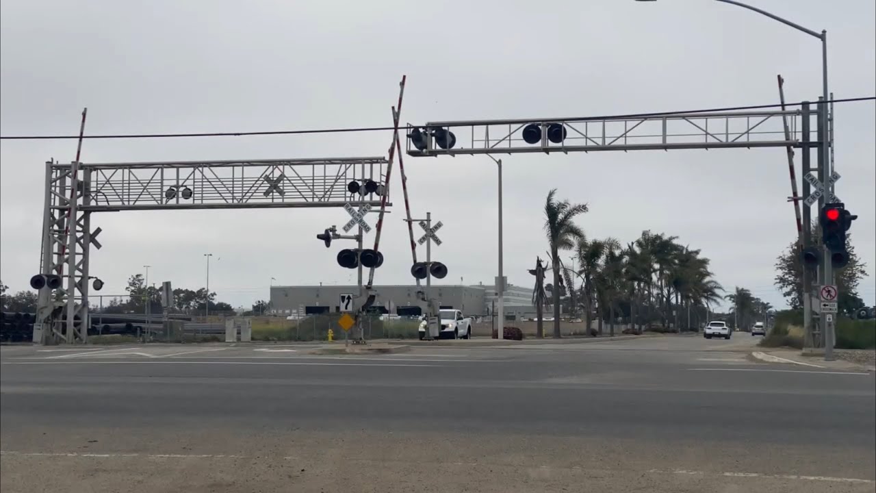 UP 5297 @ Del Norte Boulevard Railroad Crossing, Oxnard CA 4-26-23 ...