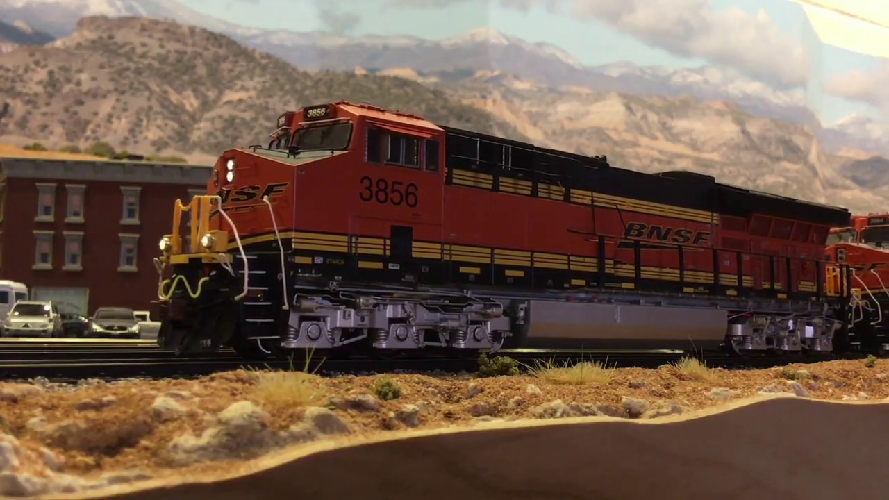 BNSF Consist ET44C4 T4 3856 and 3984 - YouTube