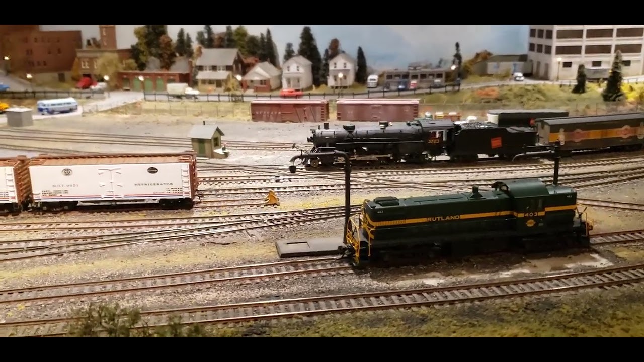 MODEL TRAINS HO Scale Vermont & Essex Steam Trains in Bellows Falls ...