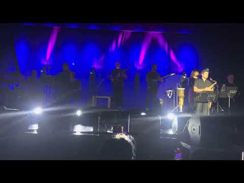 Zara vur gitsin beni konser
