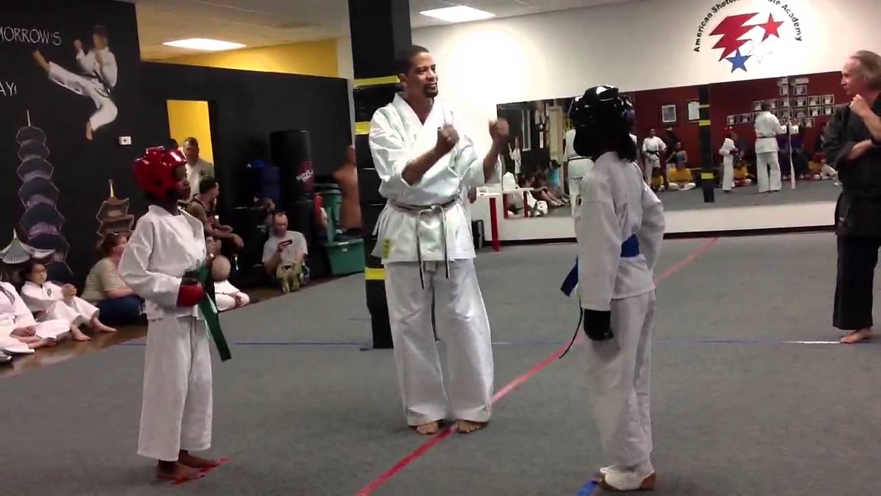 Dojo fighting - YouTube
