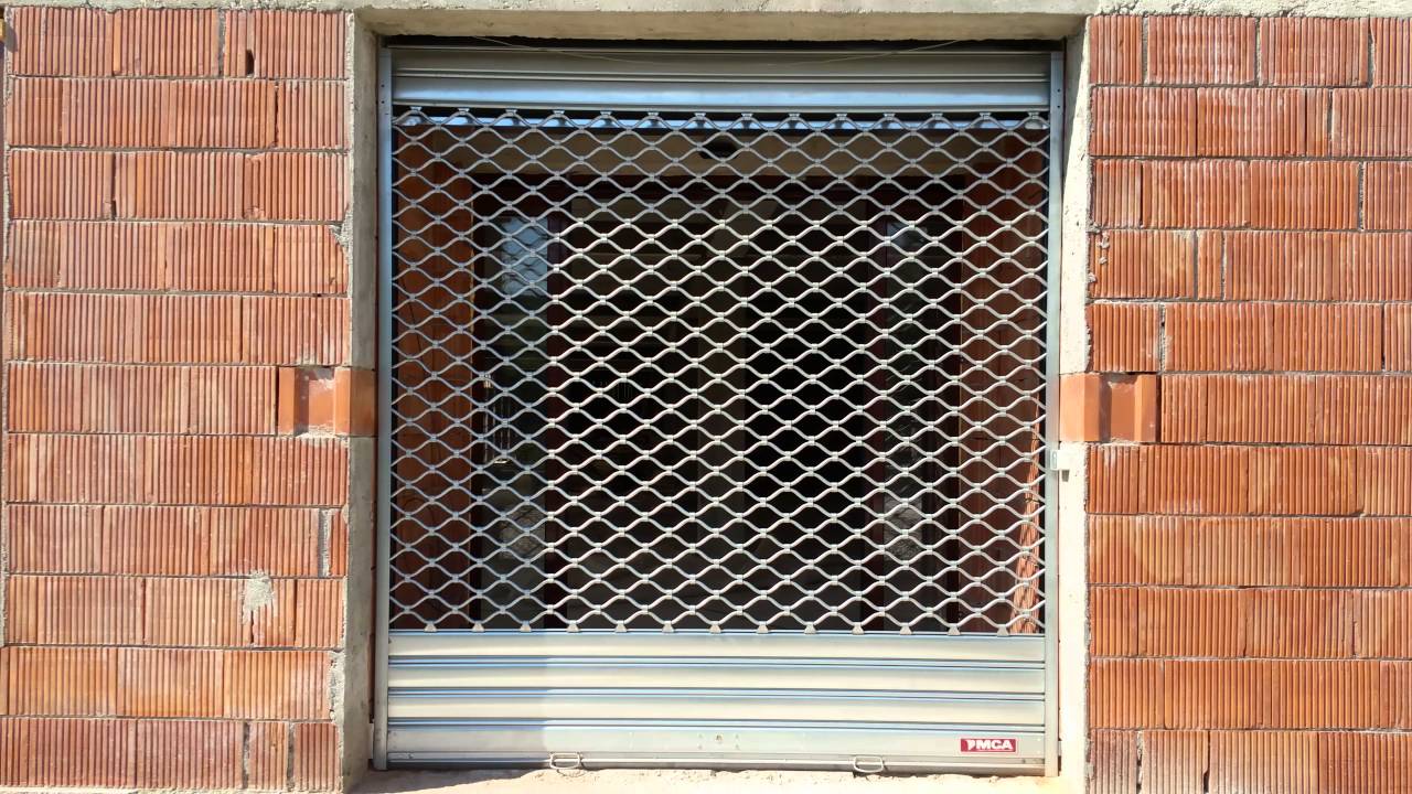 Grilaj metalic cu actionare automata! - YouTube