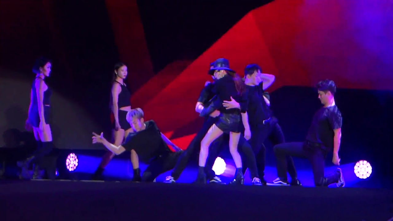 SMTOWN LIVE SPECIAL STAGE 2019 IN SANTIAGO | WOMAN | BoA - YouTube