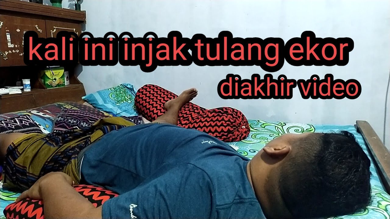 pijat tradisional, injak injak badan, injak betis punggung dan paha ...