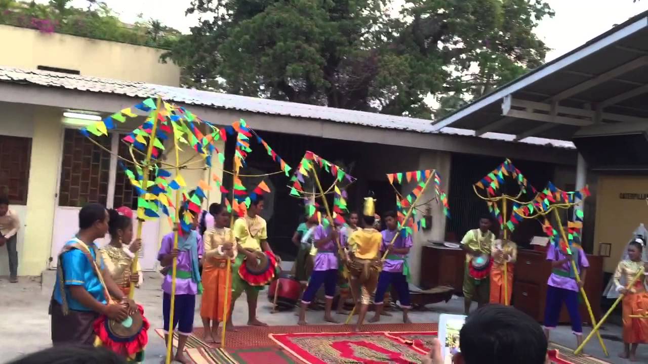 Robam Trot 2015 @ NACOPCA orphanage - YouTube