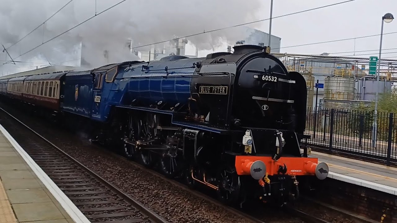 Blue Peter 60532 + 57 003 passing through Warrington Bank Quay station ...