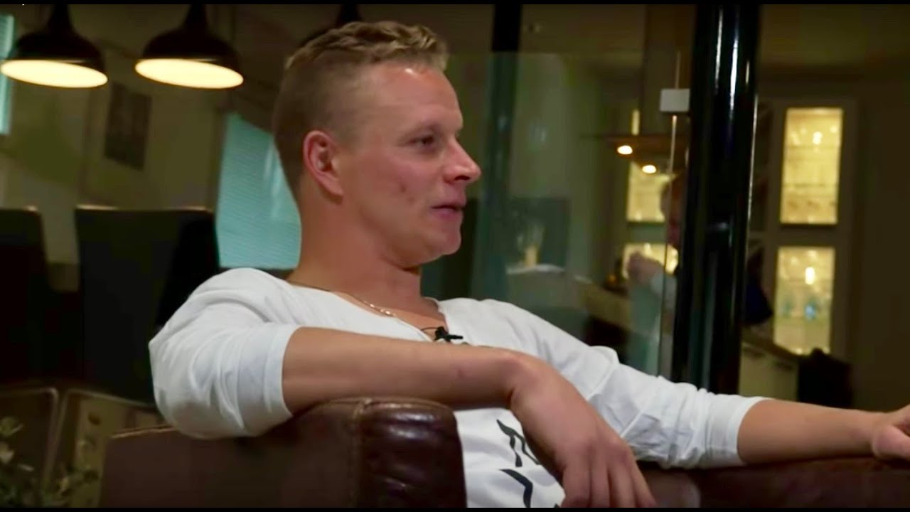 Ari Vallin Show 1. jakso - Kärppien kärppä Lasse Kukkonen - YouTube