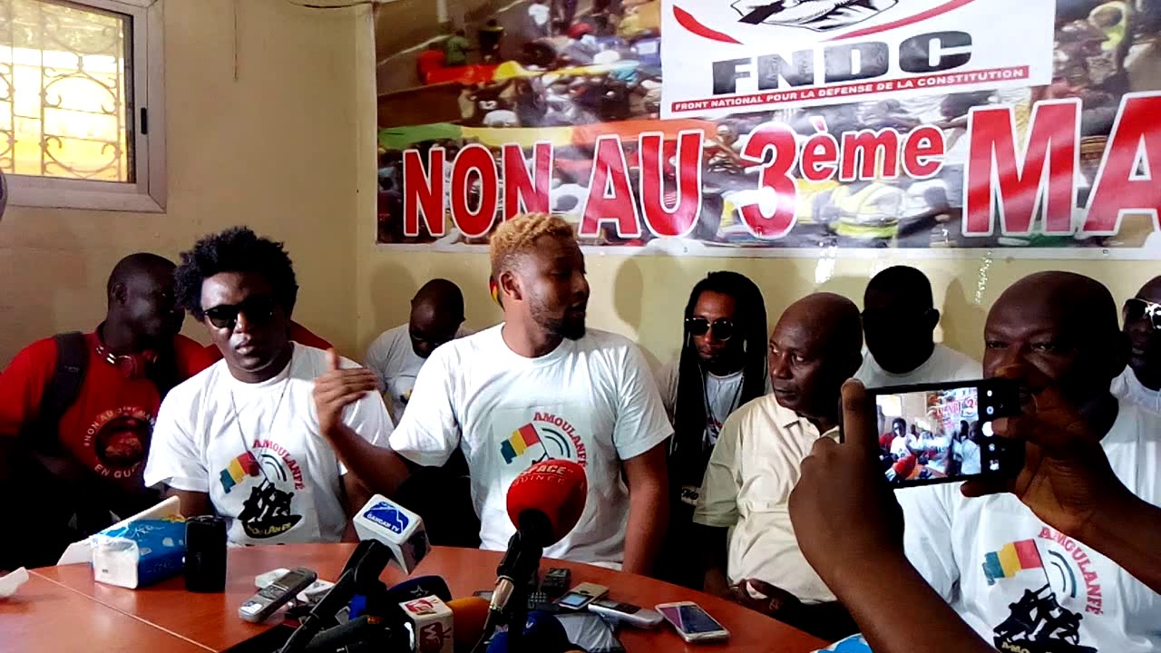 Djani Alpha, porte parole du collectif d'artistes "Atoo". - YouTube