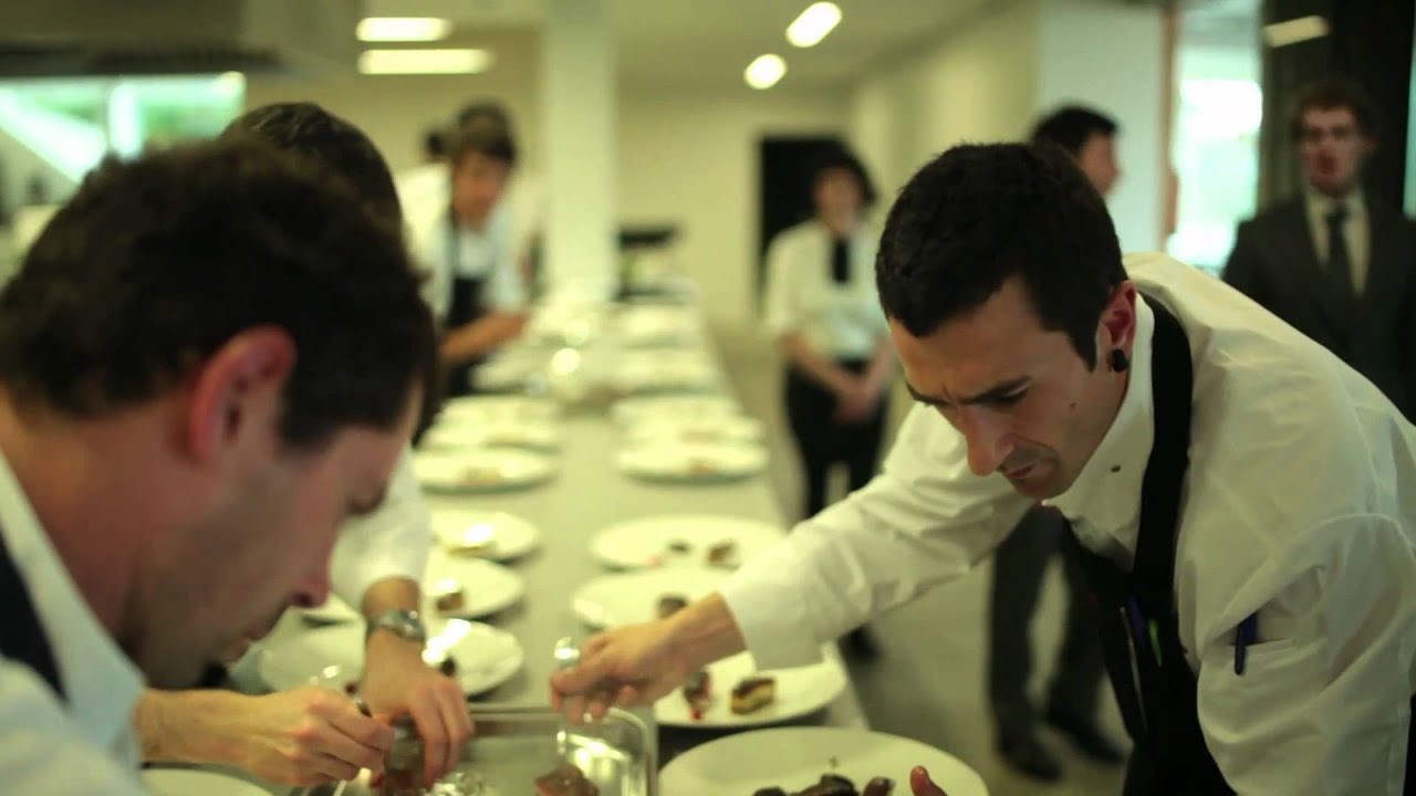 La cocina de Eneko Atxa, del Restaurante Azurmendi - YouTube