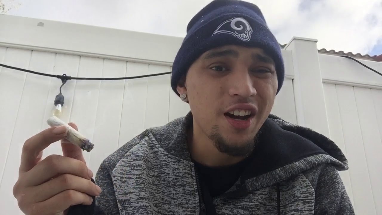 HOW TO ROLL A FAT JOINT?! - YouTube