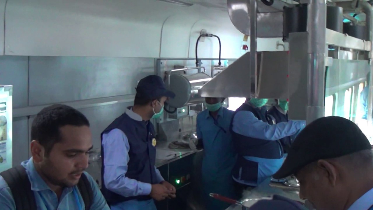 CLEAN PANTRY CAR - HOT BUFFET CAR - 22221 / 22222 CR Mumbai Rajdhani ...