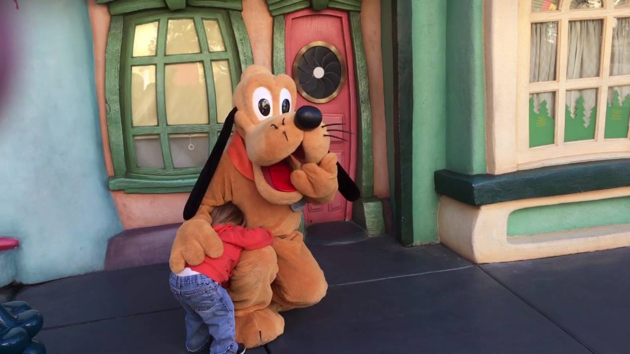 Hatch hugs Pluto - YouTube