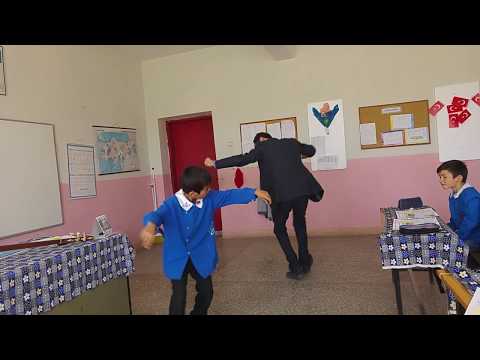 Öğretmen ile Öğrencisi Süper Oynuyor