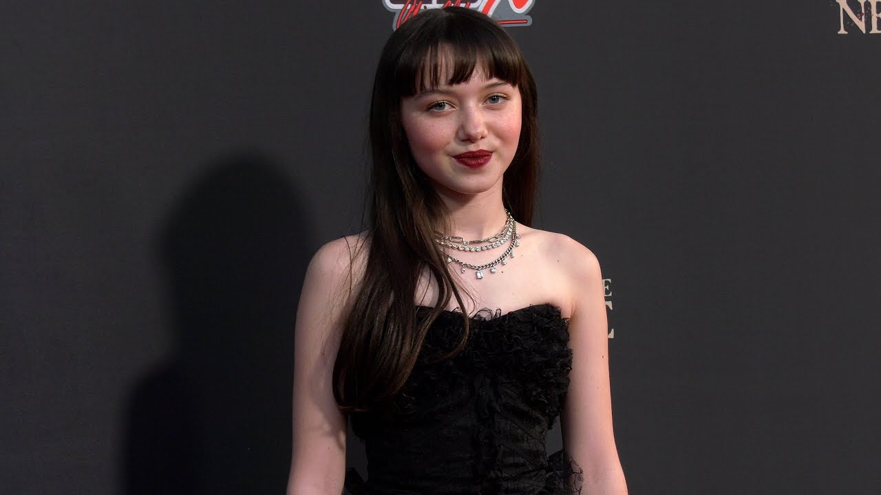 Violet McGraw "The Curse of the Necklace" Premiere Red Carpet - YouTube