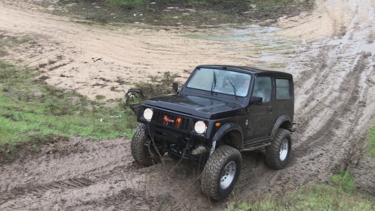 Suzuki Samurai Mudding Hill Climb - YouTube