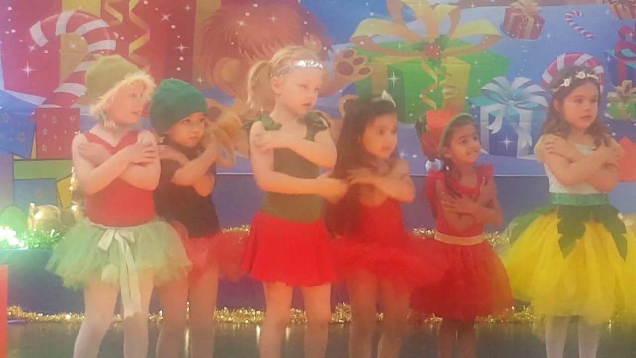 Mabel Christmas Dance age5 - YouTube