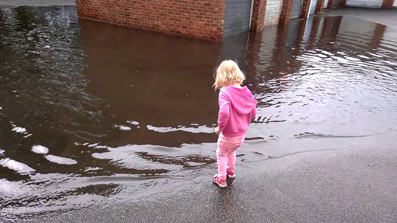 Preston, Ellie and Tapiwa making the most the rain - 280614 - YouTube