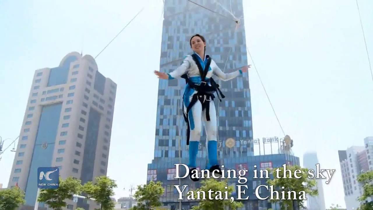 Dancing in the sky: Balloon chair flight in E China - YouTube