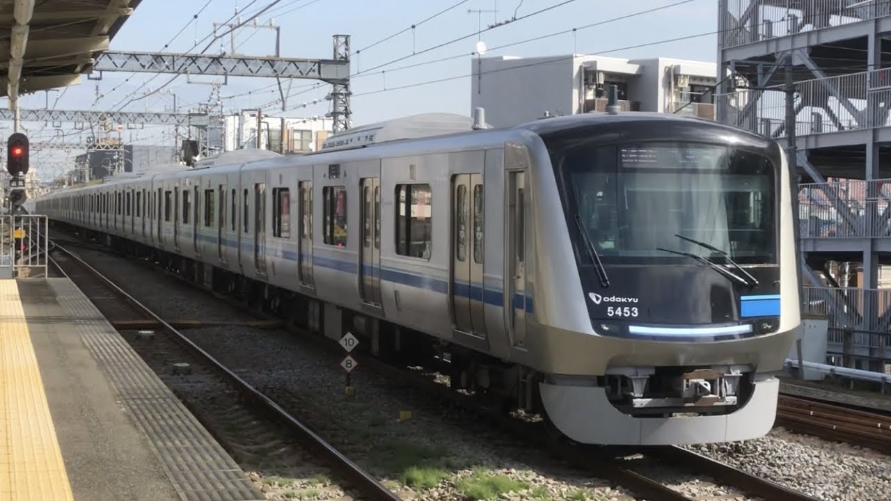 小田急 5000形 5053F 快速急行 小田原行き 伊勢原駅 - YouTube