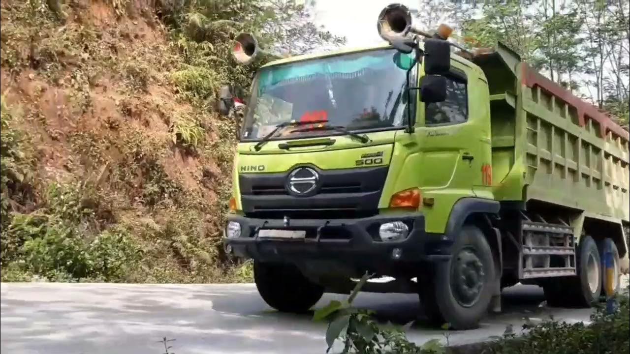 dump truck ketika melintas di tikungan extreme ,truck bermuatan batu ditanjakan,#dumptruck - YouTube