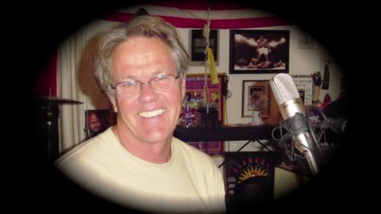 Alex Whitmore "Chiggers" In The Music Room Single - YouTube