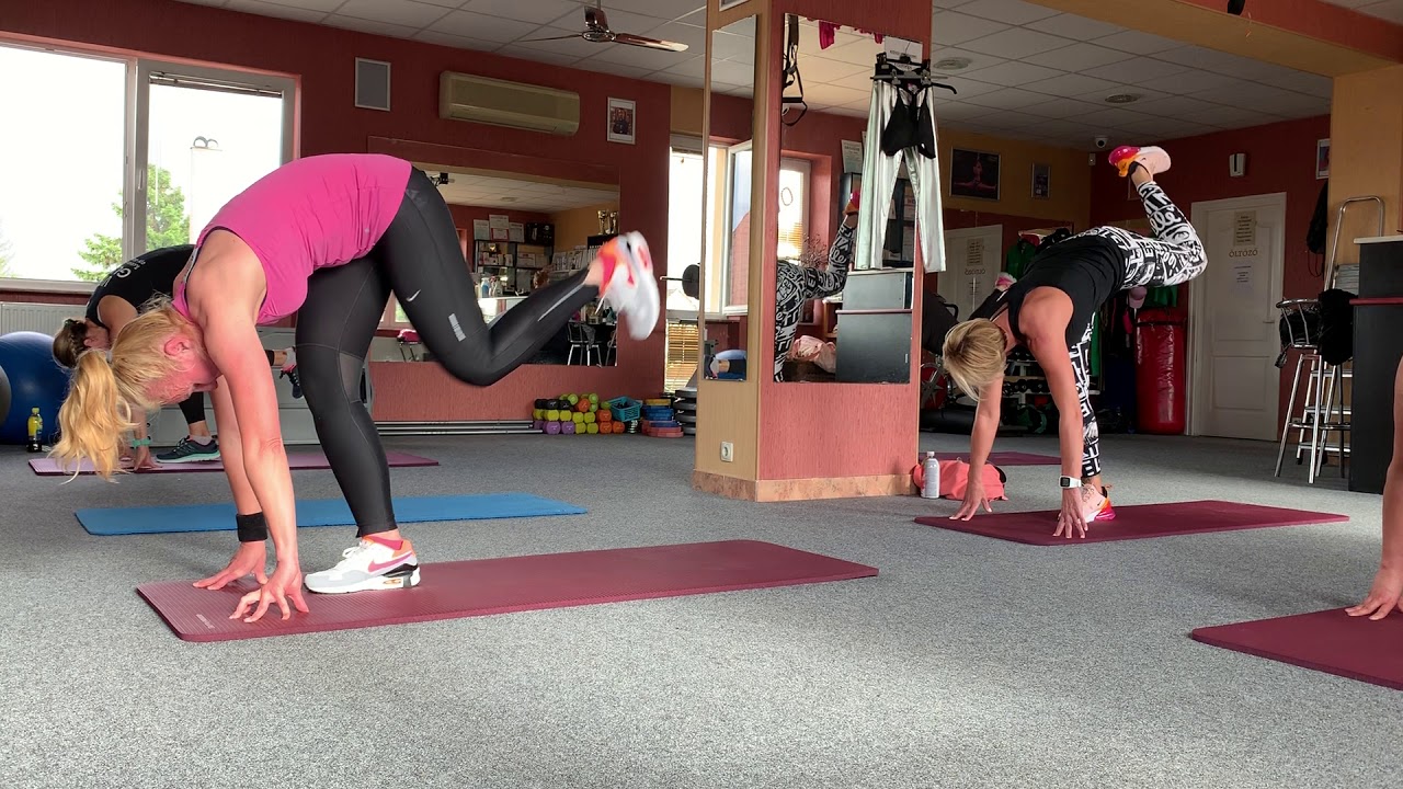 Kelly Core Training óra hétfőn a Maggal/2 - YouTube