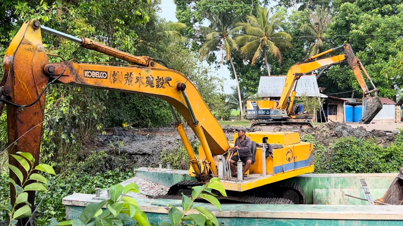 Xe cuốc Kobe 07 cùng Kobe 03 phối hợp múc đất |T47 - YouTube