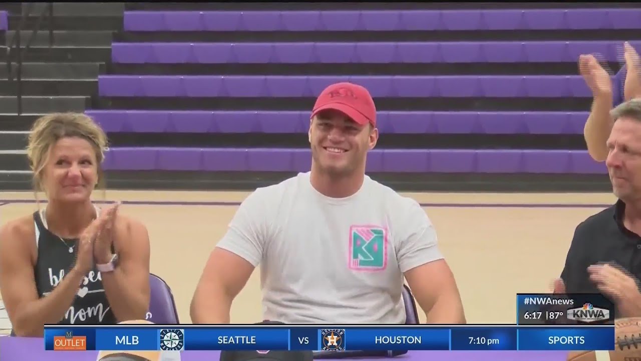 Blayne Toll Commits To Arkansas - YouTube