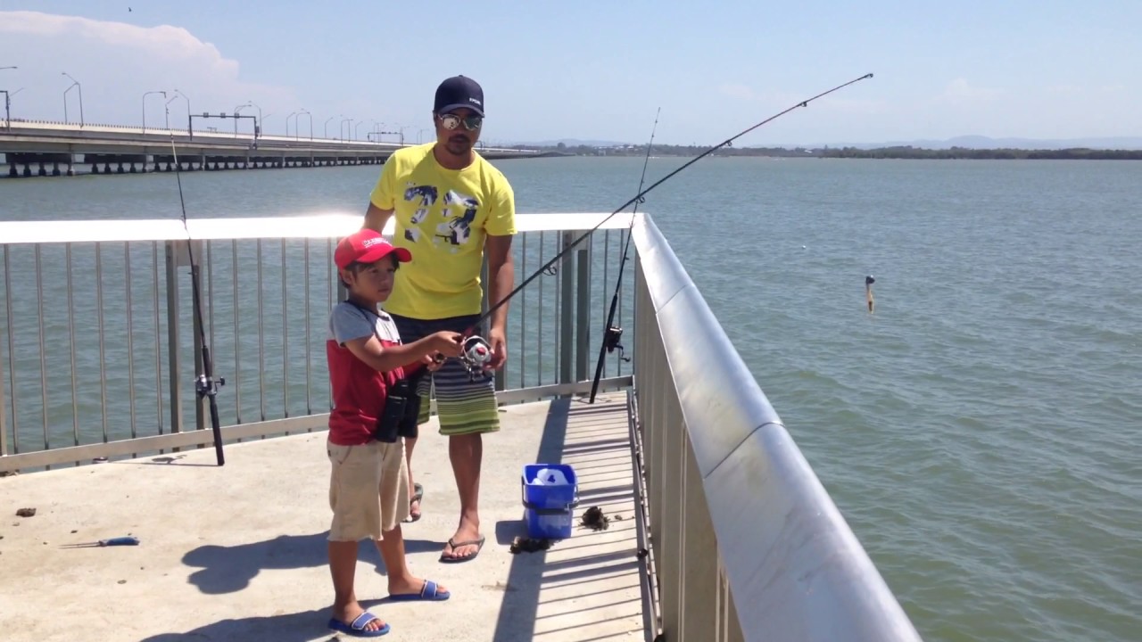 Fishing @ the Redcliffe Jetty - YouTube