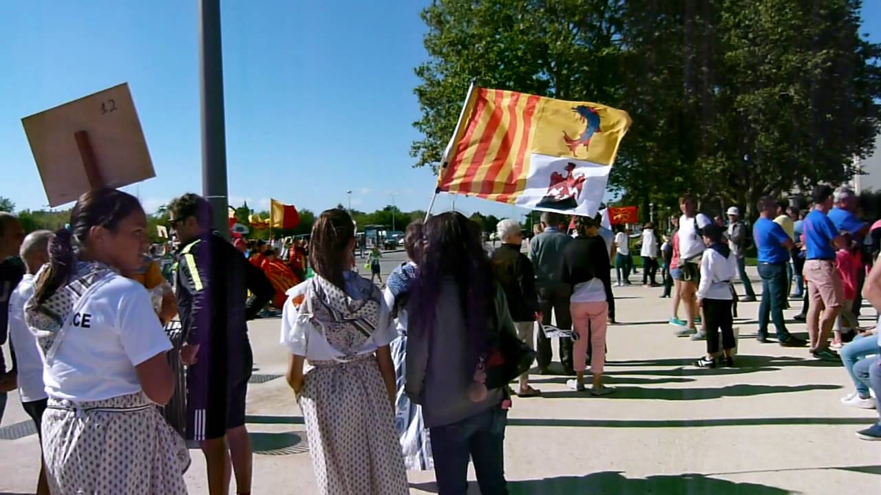 tfjc 2016 en route pour le défilé en ville ça fait du bruit 00225 - YouTube