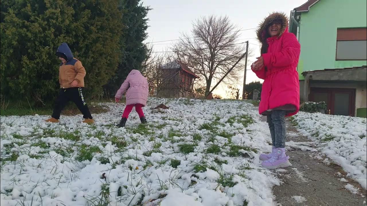 Deca se grudvaju 2024 - YouTube