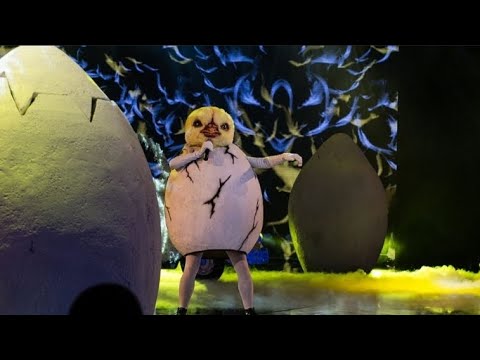 The Masked Singer Bulgaria The Chicken- Елица и Стоян - Вода - YouTube