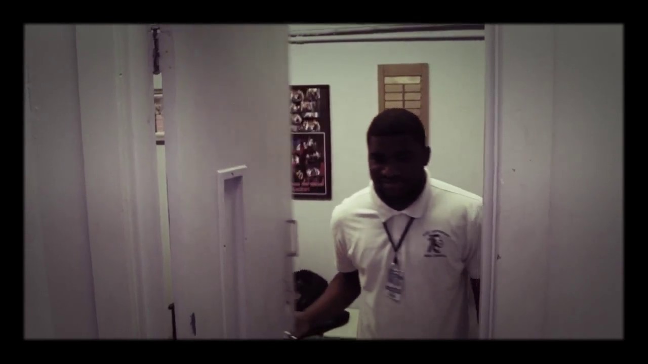 FRIDAY MOVIE BATHROOM SCENE - YouTube