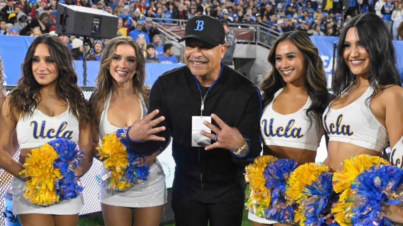 Dave Roberts celebrated by UCLA during 2024 crosstown rivalry game ...
