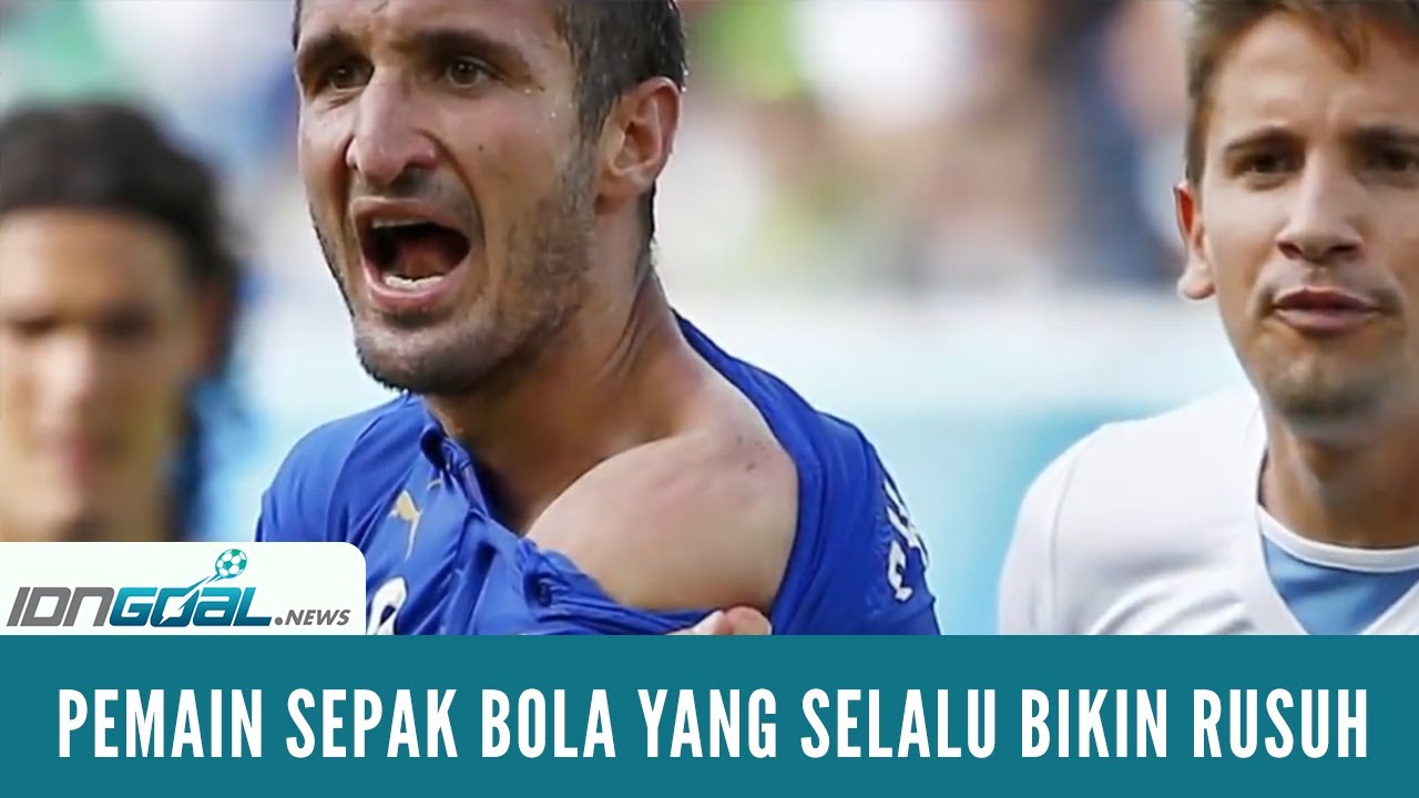 PEMAIN SEPAK BOLA YANG SELALU BIKIN RUSUH DI LAPANGAN!! - YouTube