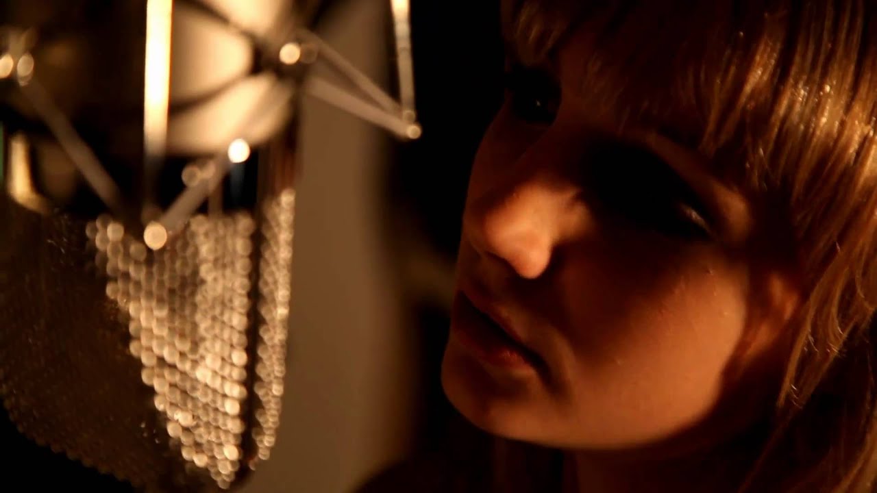 LEONY BLOOM "The Christmas Song" (14 year old singer) HD - YouTube