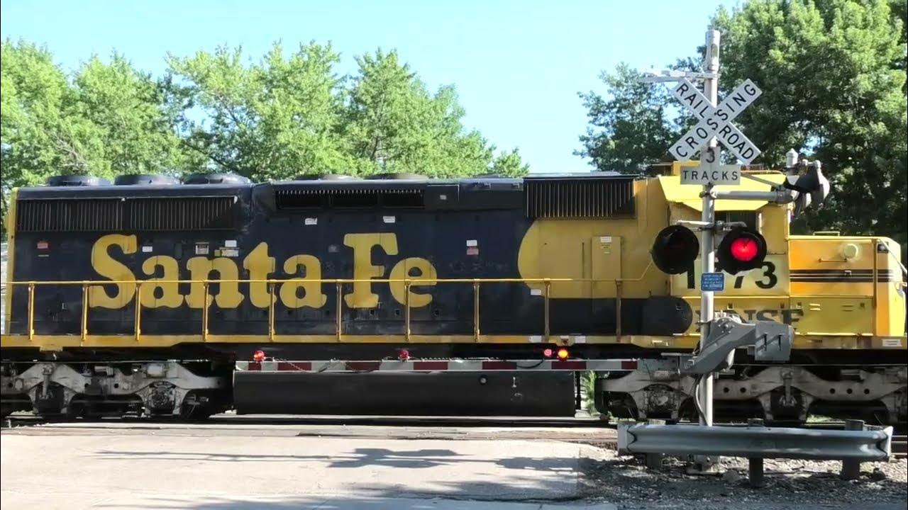BNSF 1773 Switches in Emporia, KS 7/10/22 - YouTube