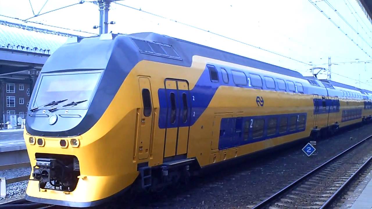 NS VIRM 9572 voor een rood sein te station 's-Hertogenbosch. - YouTube