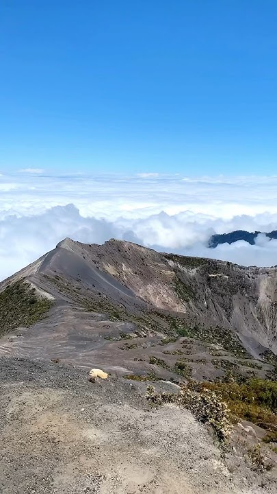 Visiting the tallest Volcano in Costa Rica with active craters #volcano ...