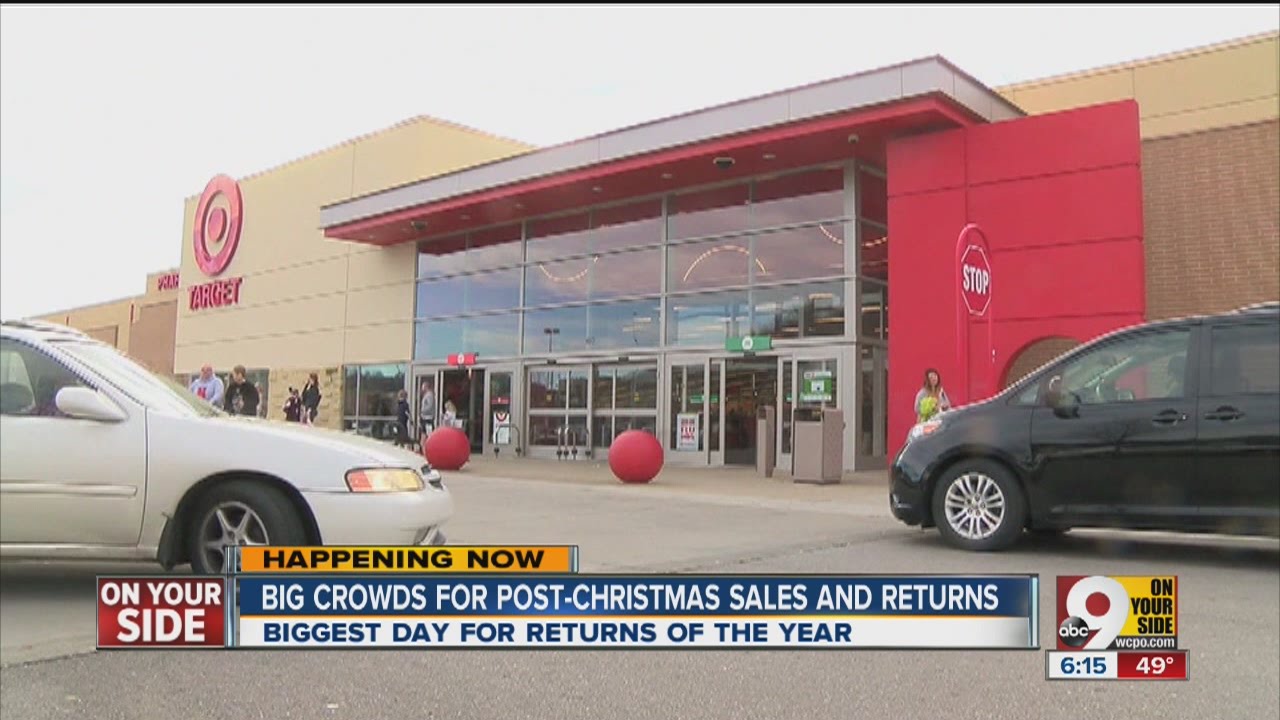 Big crowds for post-Christmas returns - YouTube