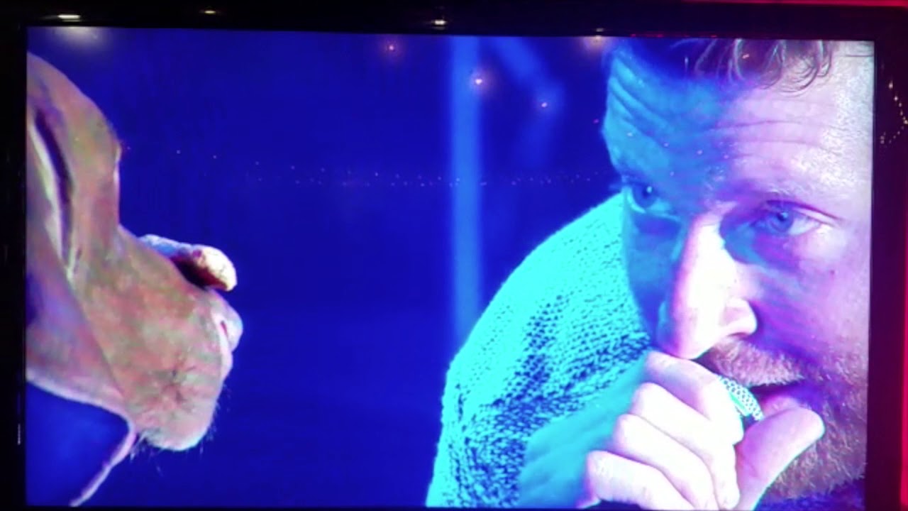 Brett Eldredge's Dog Edgar Wows the Country Jam Crowd - YouTube