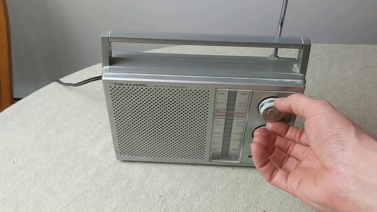 Realistic 12-716 2 Band Radio - YouTube